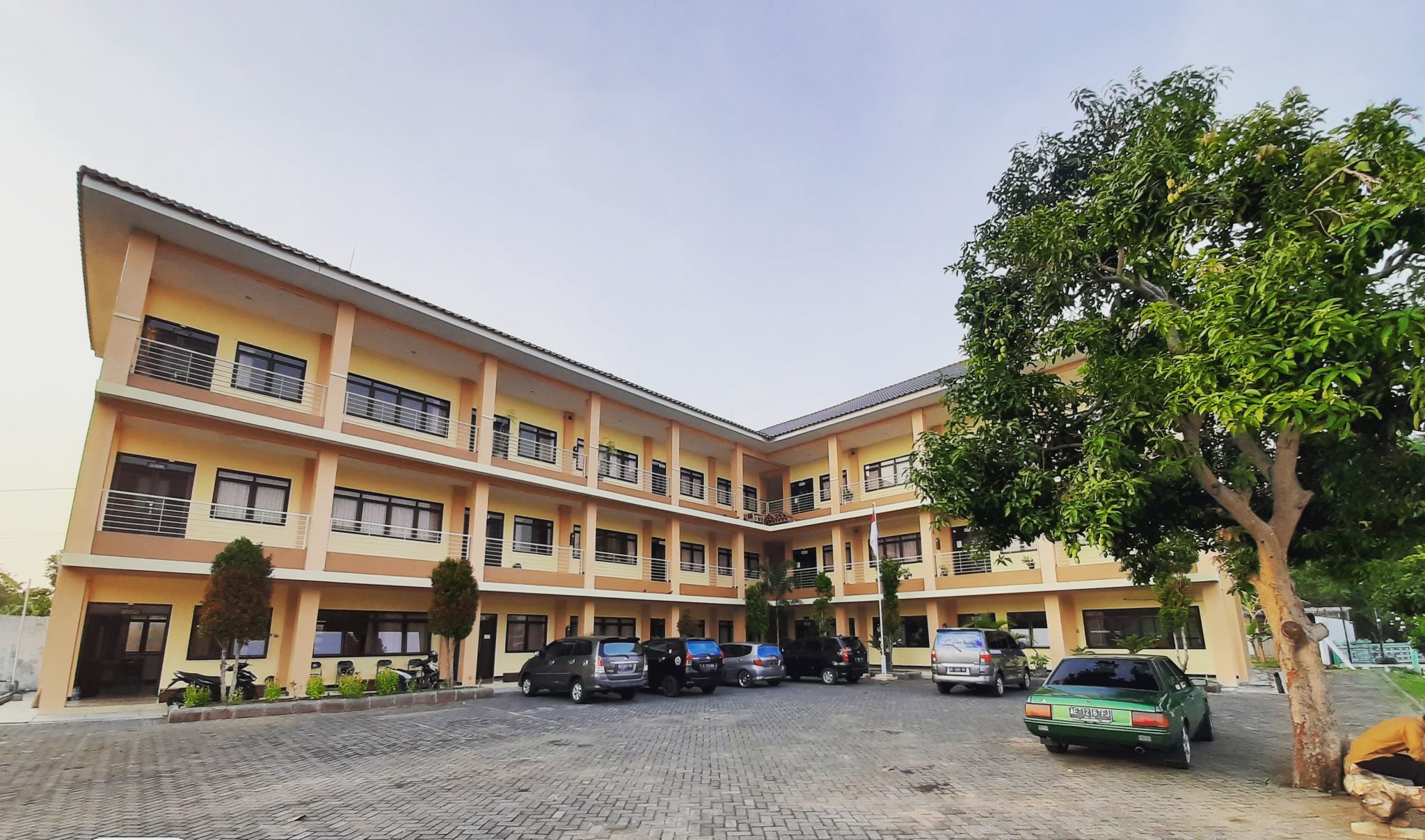 Tentang Ummad - UNIVERSITAS MUHAMMADIYAH MADIUN